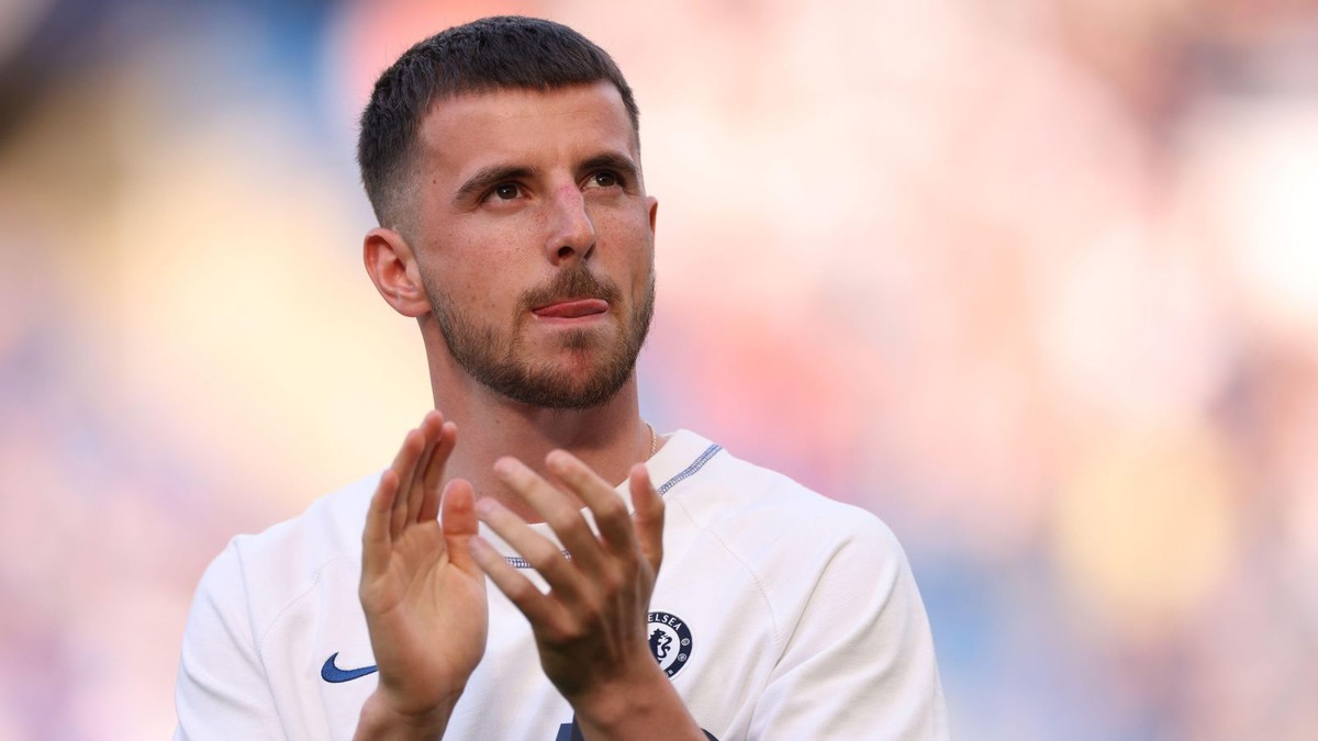 Chelsea 'reject' third bid for Mount as 'counter-offer' hopes to help ...