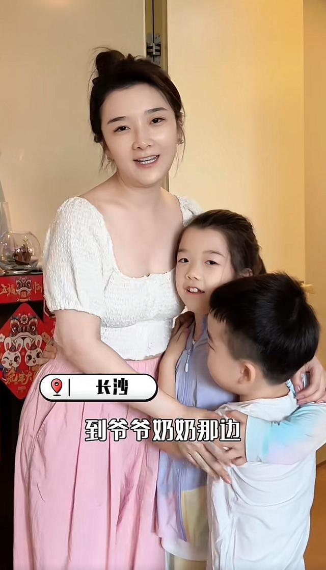 Wu Yating revealed in a live broadcast that she had suffered a serious illness, teased her ex ...