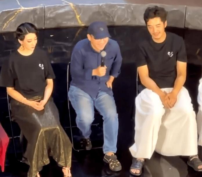 The husband and wife team, the wife is beautiful and charming, and ...