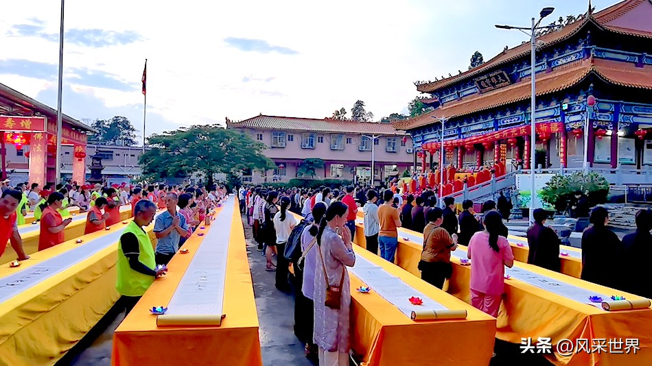 He Guojian's 10,000-meter Buddhist scriptures in lower case calligraphy ...