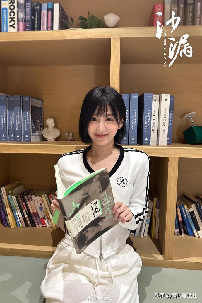 greatly awaited! The official launch of the movie "Hourglass", starring ...