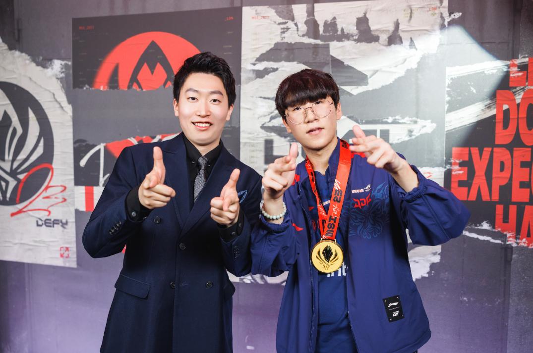 管澤元分享最佳陣容選票：JDG與BLG包攬一陣，Kanavi常規賽MVP - 資訊咖