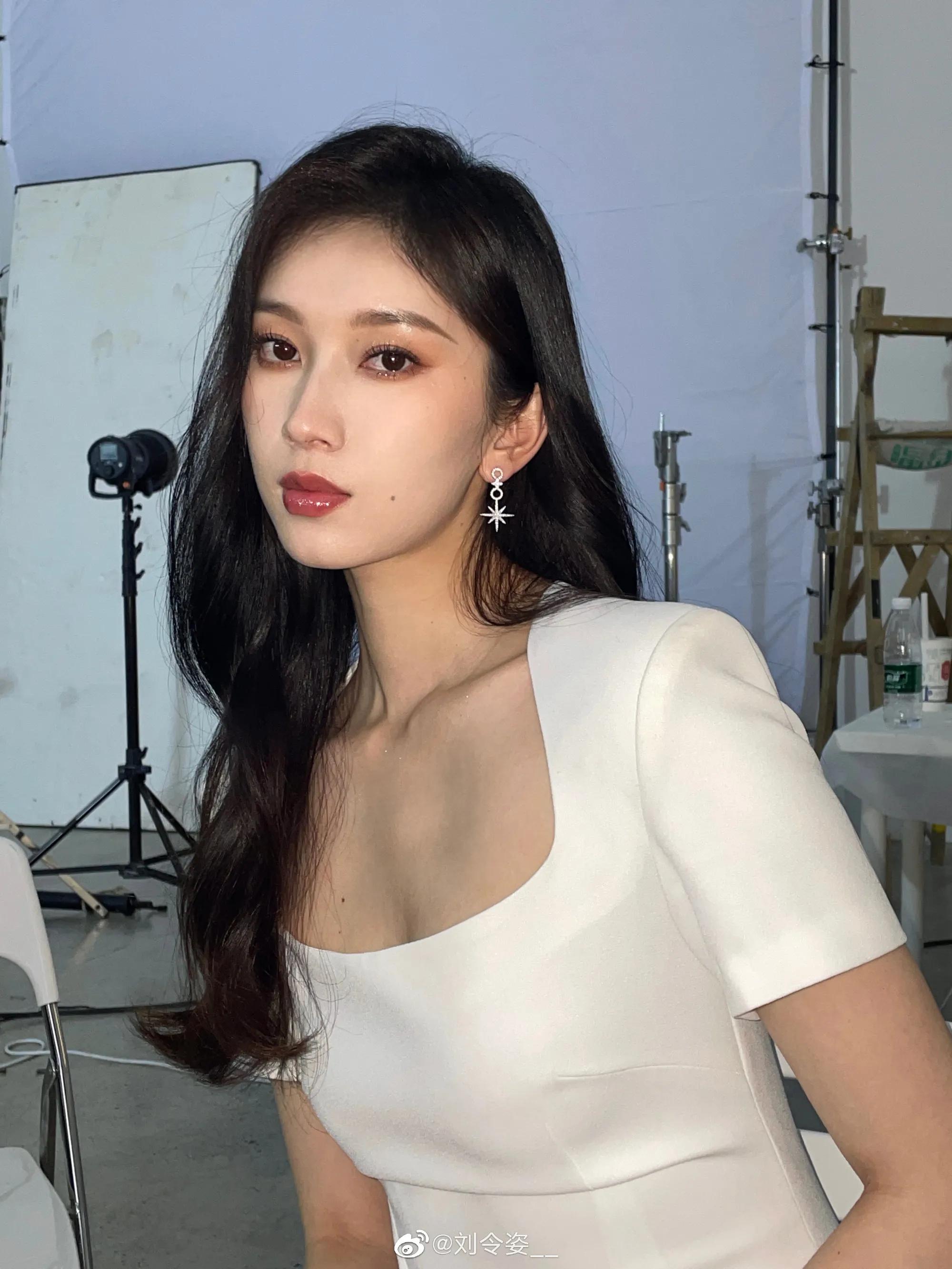 Liu Lingzi's beautiful picture - iNEWS