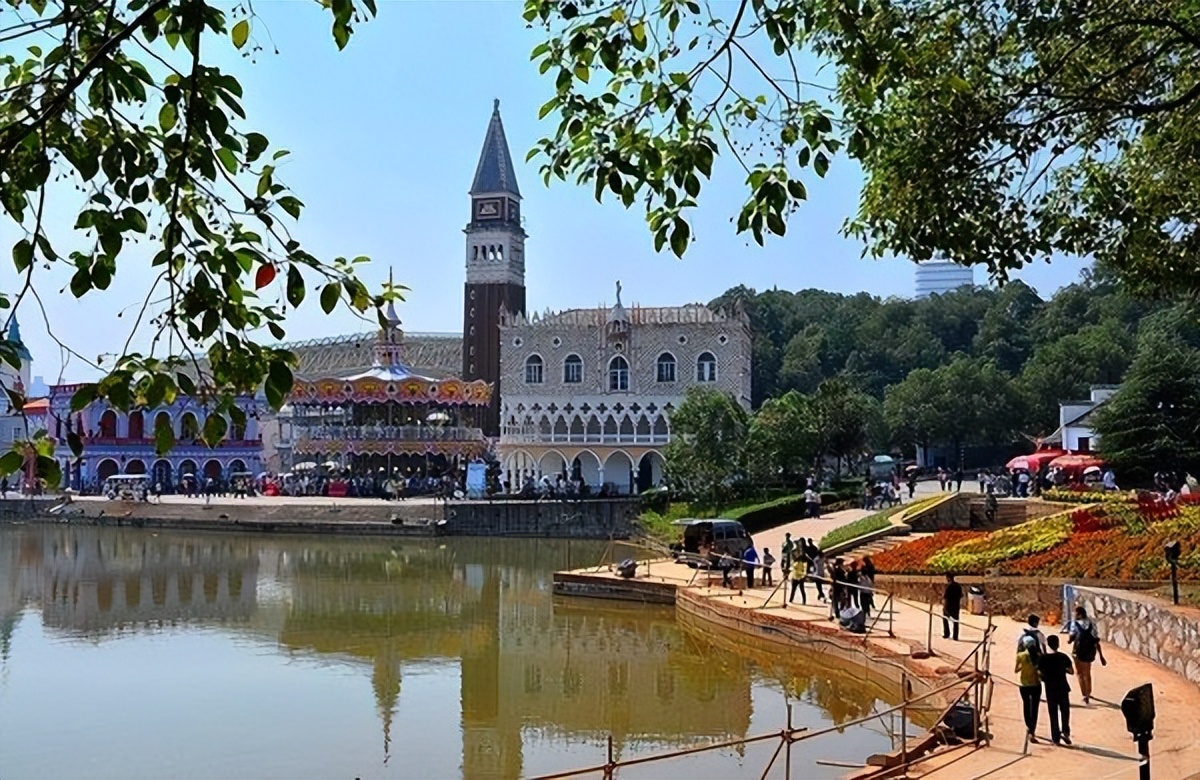 Changsha also has a large theme park, which is more exciting than ...