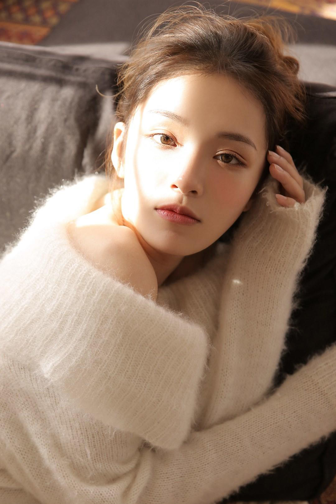 Sweet, pure, cute, small, fresh and beautiful beauty in an off-the ...