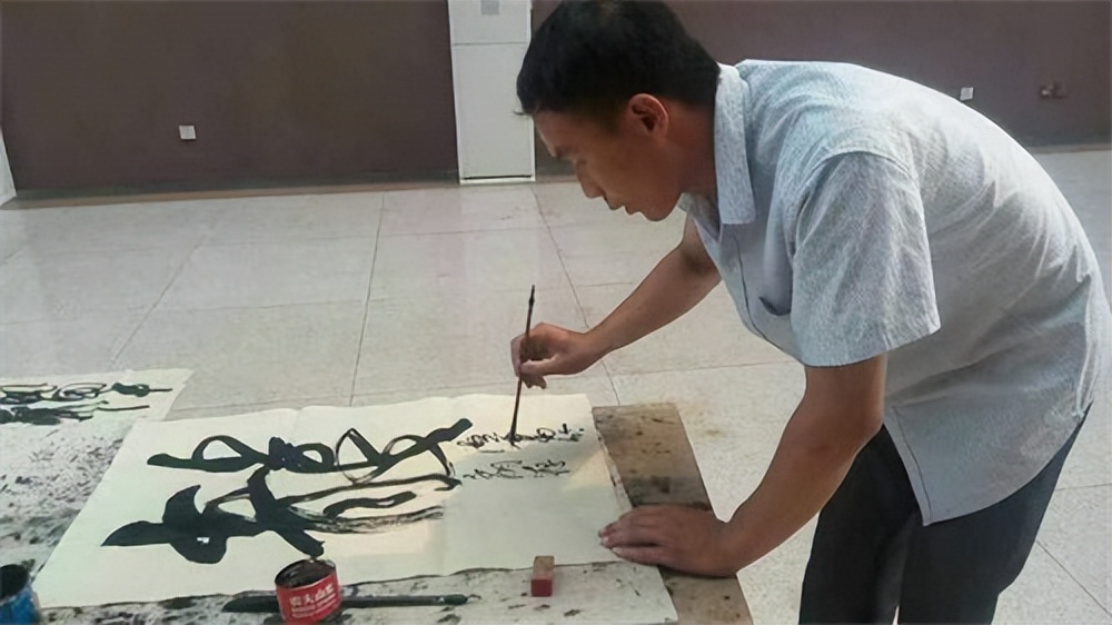 The works of famous calligrapher Zhang Haijiang permeate the publicity ...