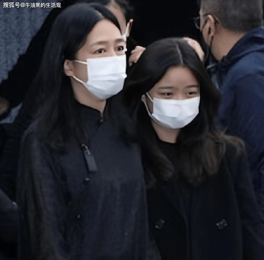 Andy Lau's daughter made her first appearance, her smile at the funeral ...