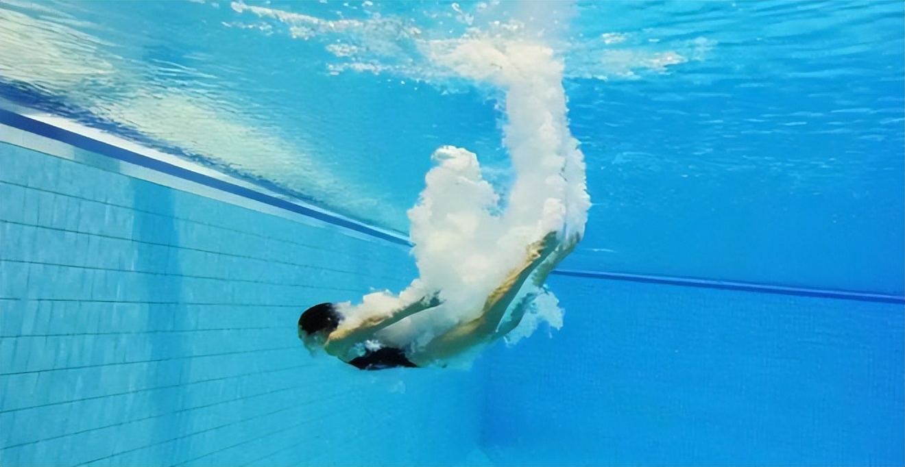 Why do divers take a shower after every dive? - iNEWS