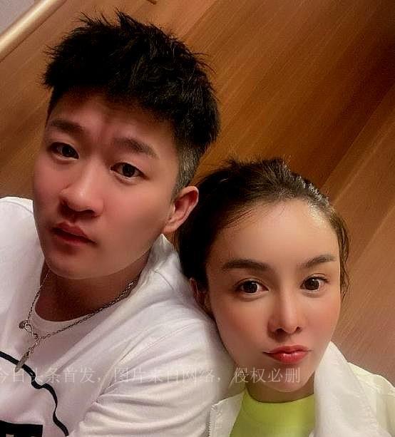 Cao Yunjin's ex-wife Tang Wan posted a “Biye” photo, and her wedding ...