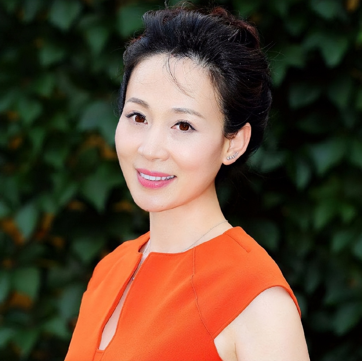 There is a stunning beauty in "Forensic Qin Ming". She is as beautiful ...