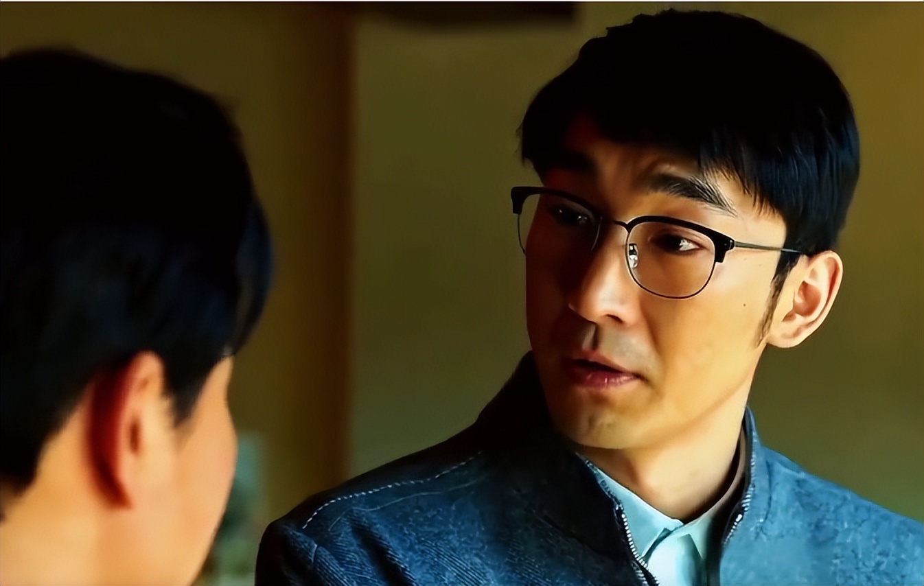 The supporting role that became popular in "The Knockout", played by Zheng Jiabin in his true ...