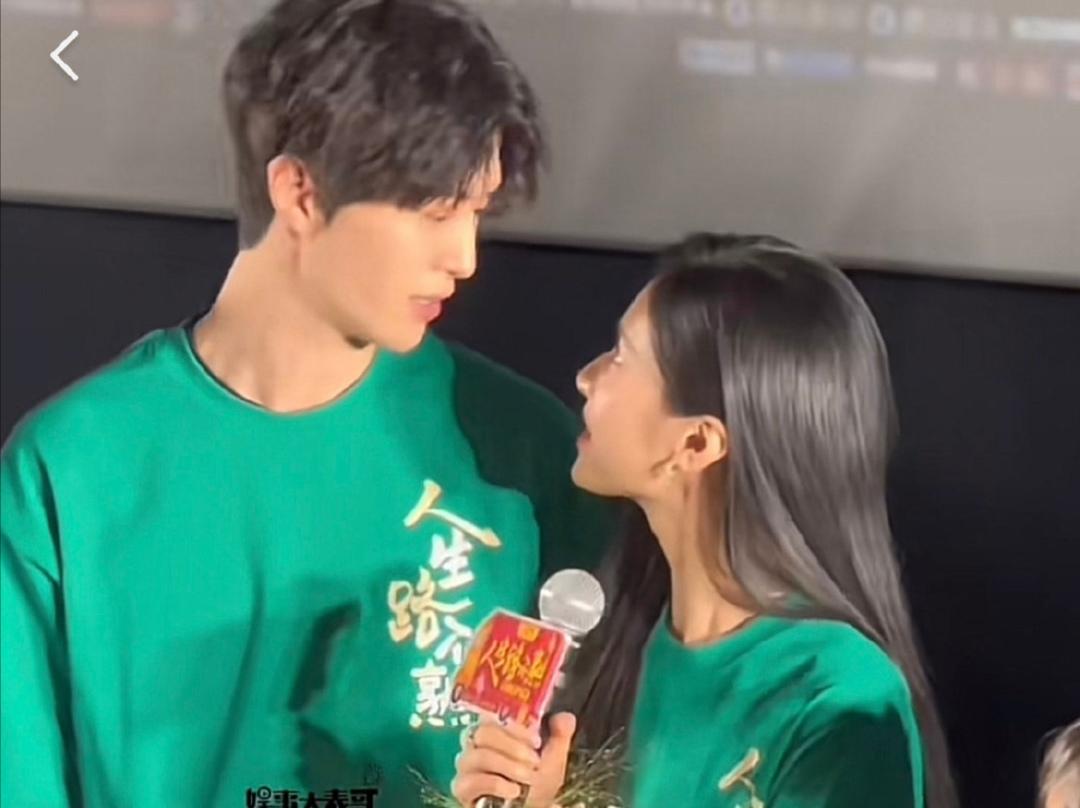 The first scene Fan Chengcheng and Zhang Jingyi filmed was a kissing scene, Shen Teng said that ...