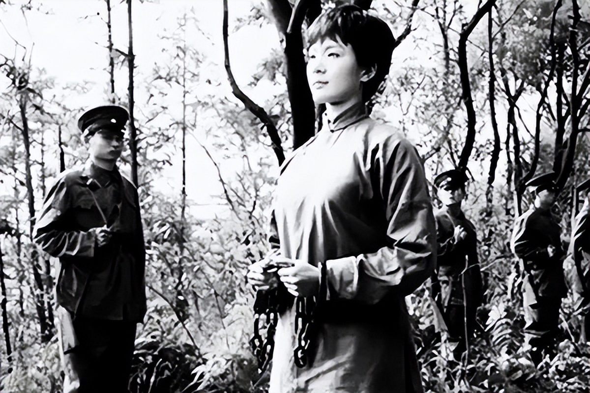 In 1930, Yang Kaihui survived the violent corpse for three days, and ...