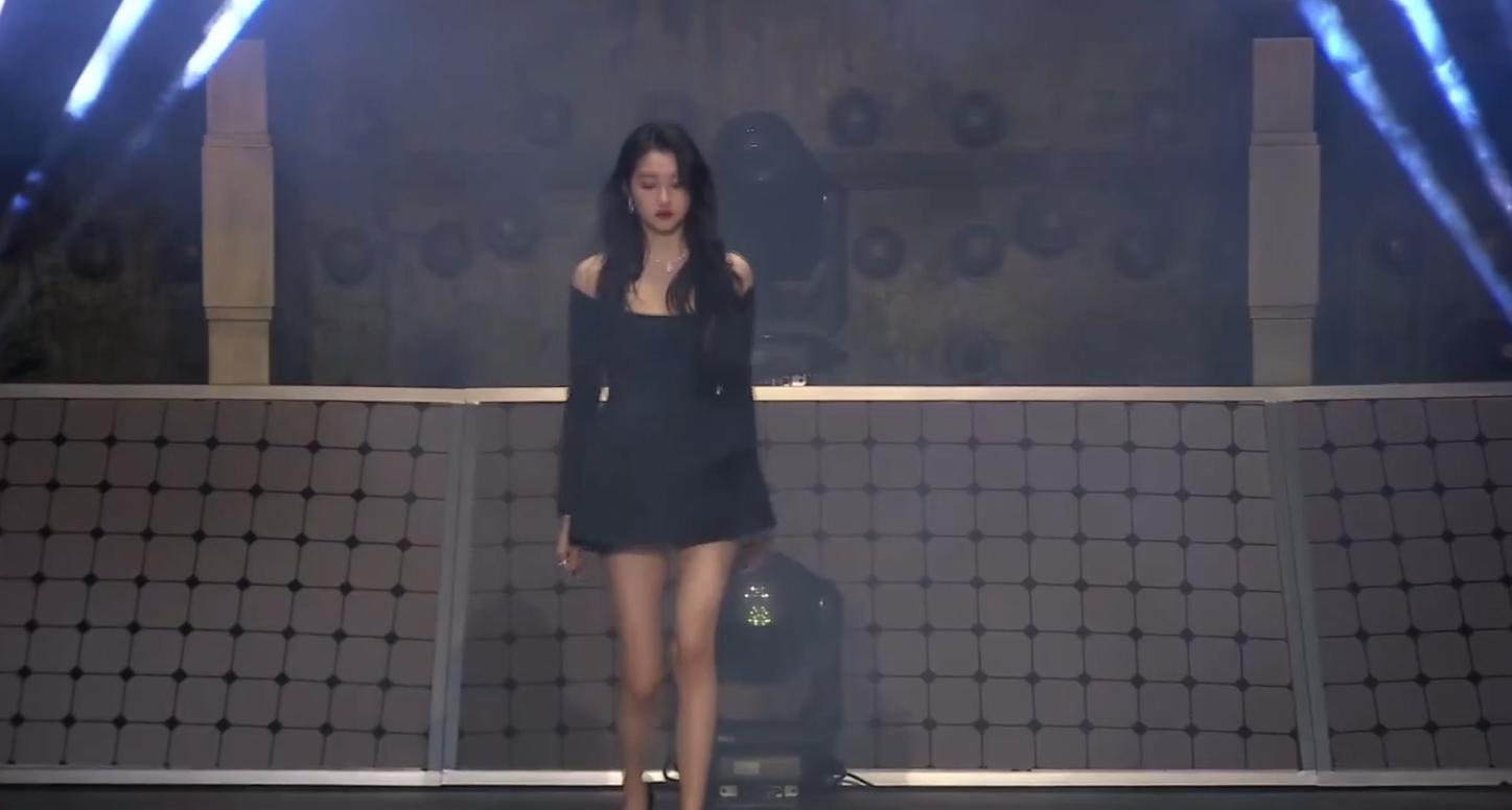 The ultra-short dress became embarrassing for an actress, Tang Yan ...