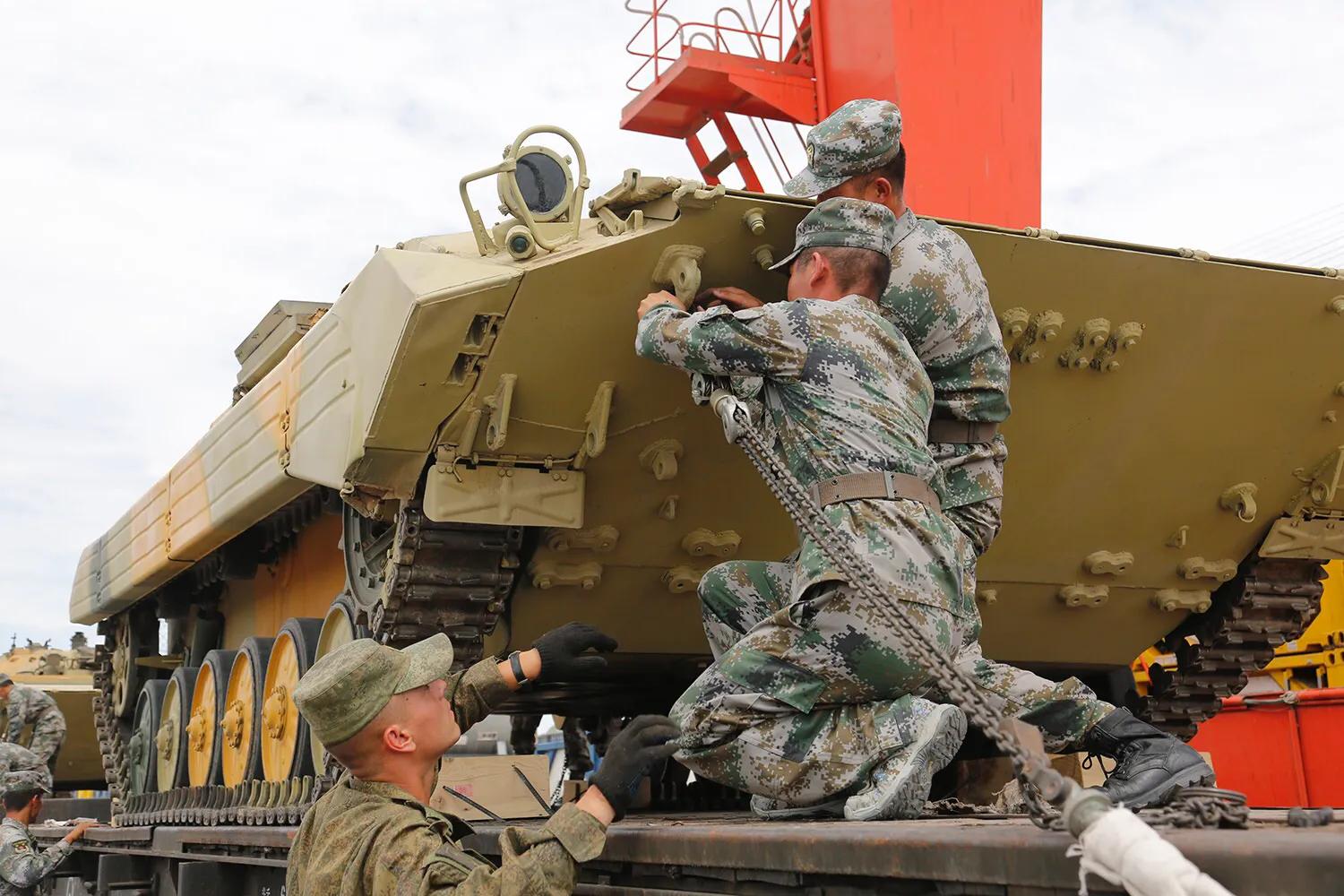 World Military Trailer Series One Two Four: TA4360 Transport БМП-2 ...