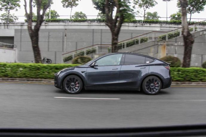 Test Tesla Model Y Performance high-performance version - iNEWS