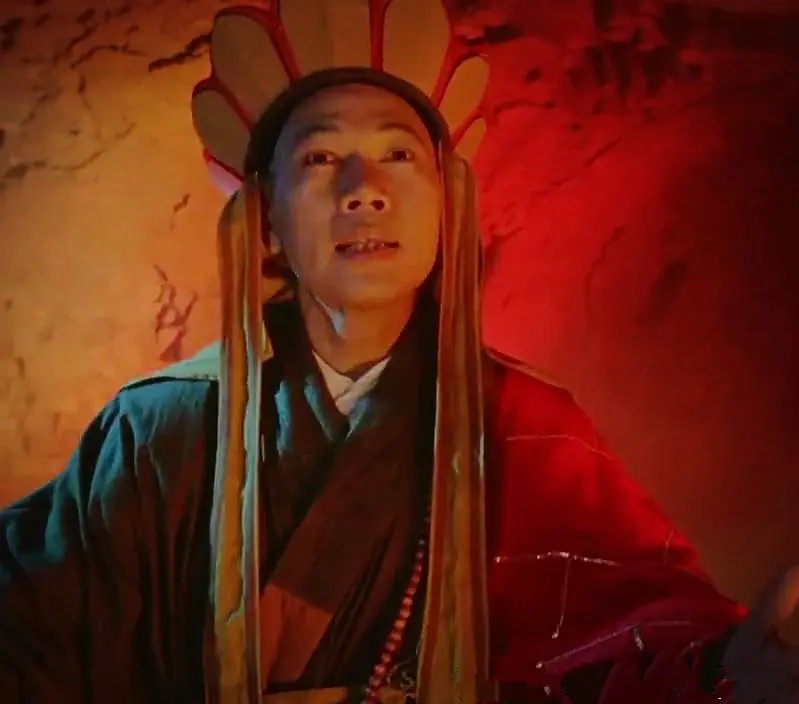 76-year-old Luo Jiaying sang famous songs again, a wig is 10 years ...