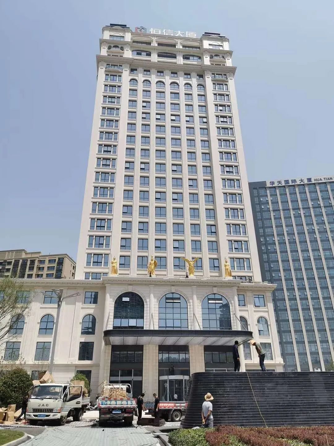 Zhang Yuqiang, a rich man in Weifang: started as a real estate agency ...
