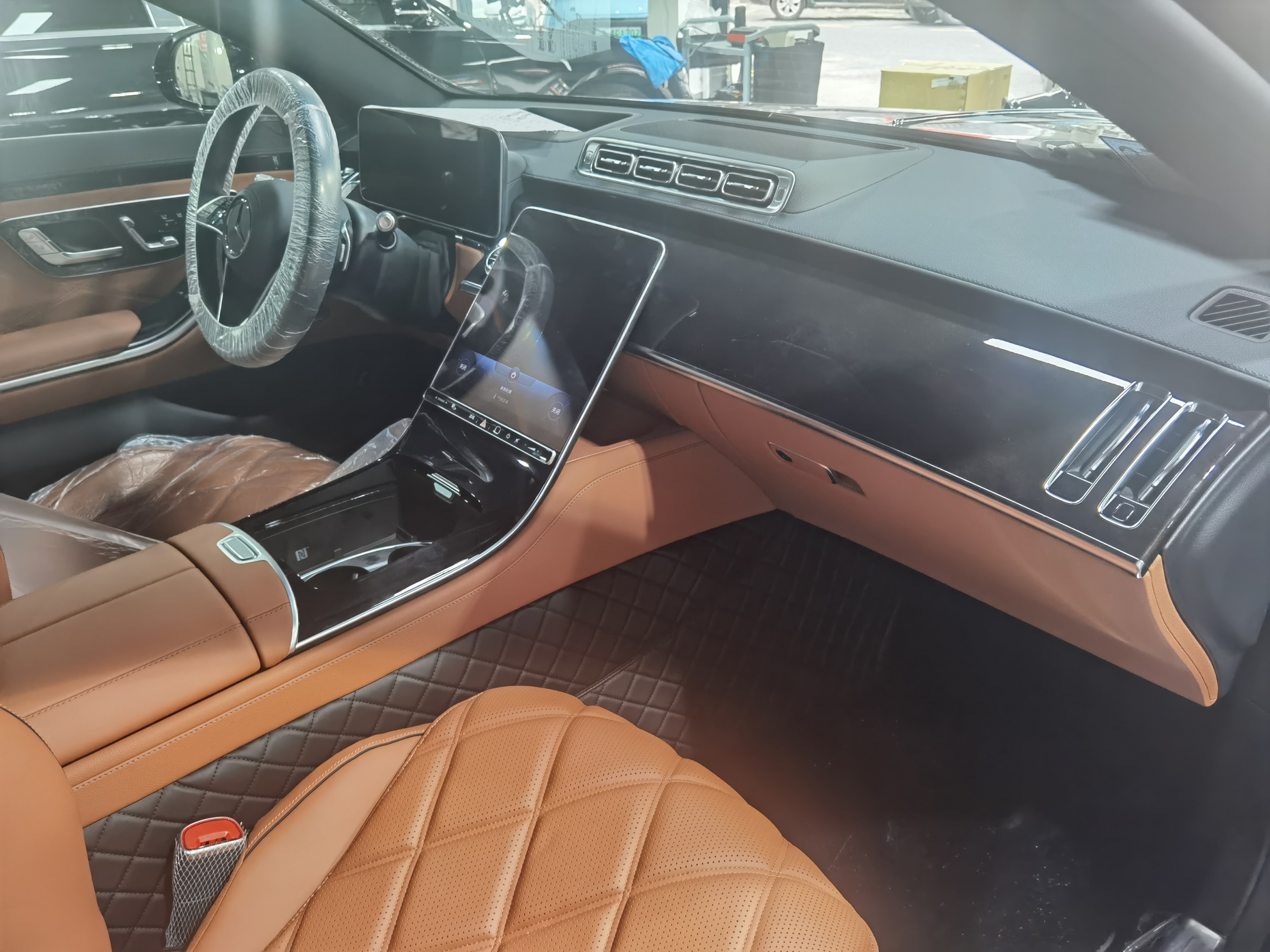 22 Maybach S480 upgraded 20-inch blade wheels, active ambient light, rotating tweeter - iNEWS