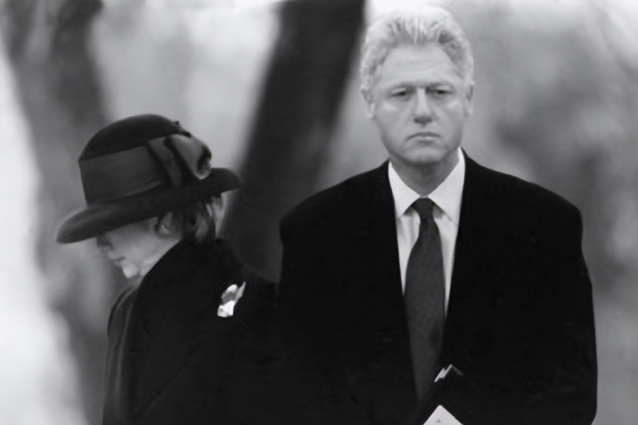 Chinese detective Li Changyu: sniped Clinton, exposed the zipper door ...