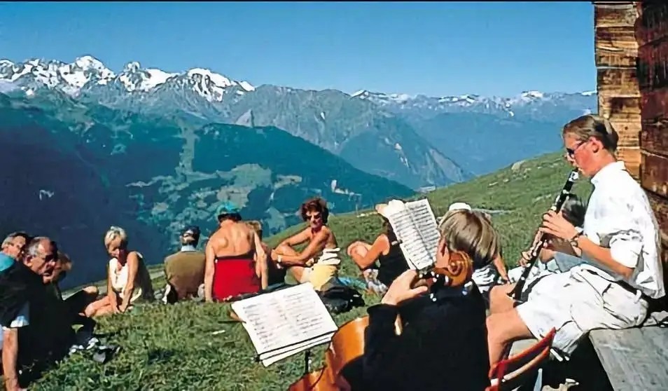 Tutor by example and Bobo doll experiment (Part 1) - iNEWS