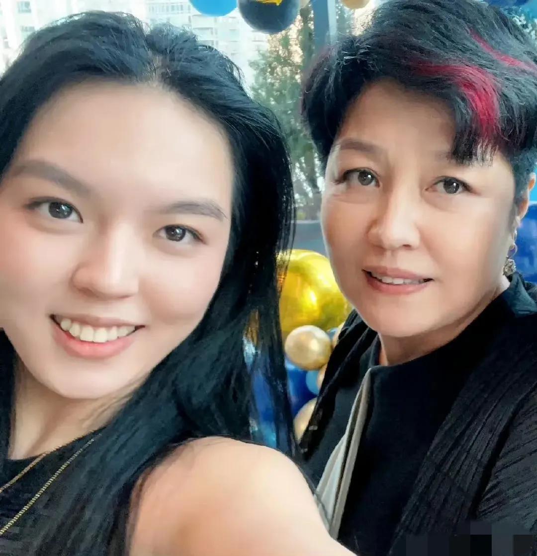 Li Yong's daughter made her debut as an actress, and the second ...