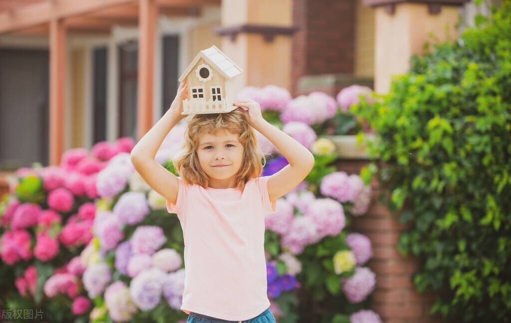 Lonely Family Intervention-Children Crying? Parents need to pay ...