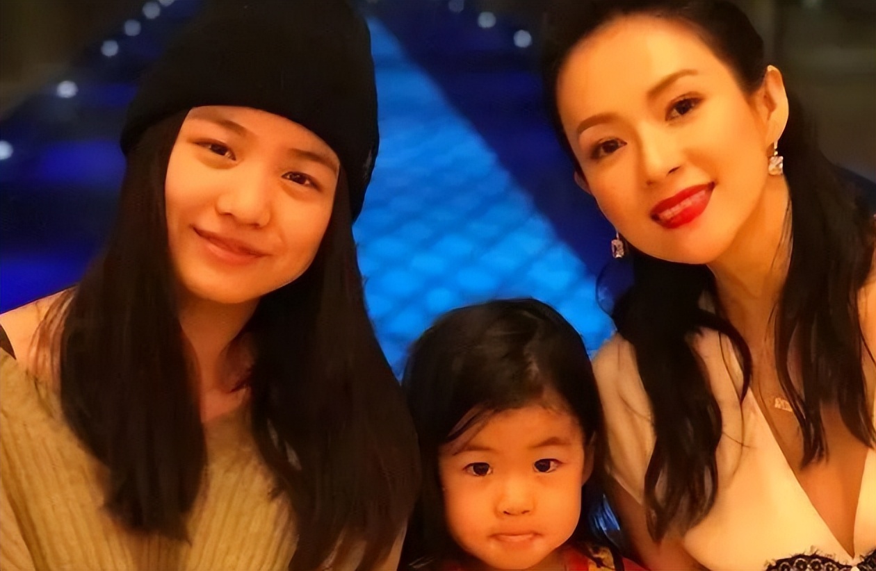 A recent photo of Wang Feng's eldest daughter is revealed. She is ...