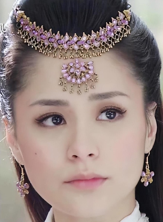 Gillian transforms into a rock queen? New song surpasses 100 million ...