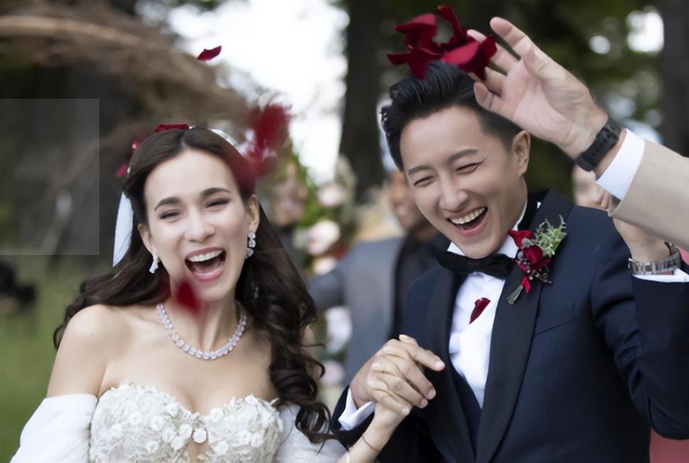 Celina Celina is on vacation in the Maldives! Han Geng hugged his waist ...