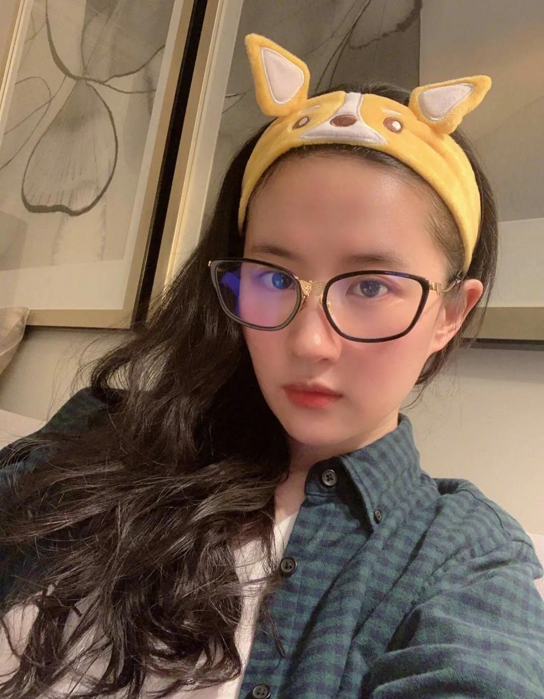 Liu Yifei in life - iNEWS