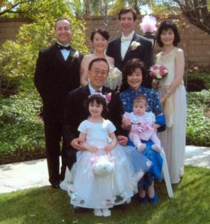 Gui Yalei and his family immigrated to the United States. They seldom ...