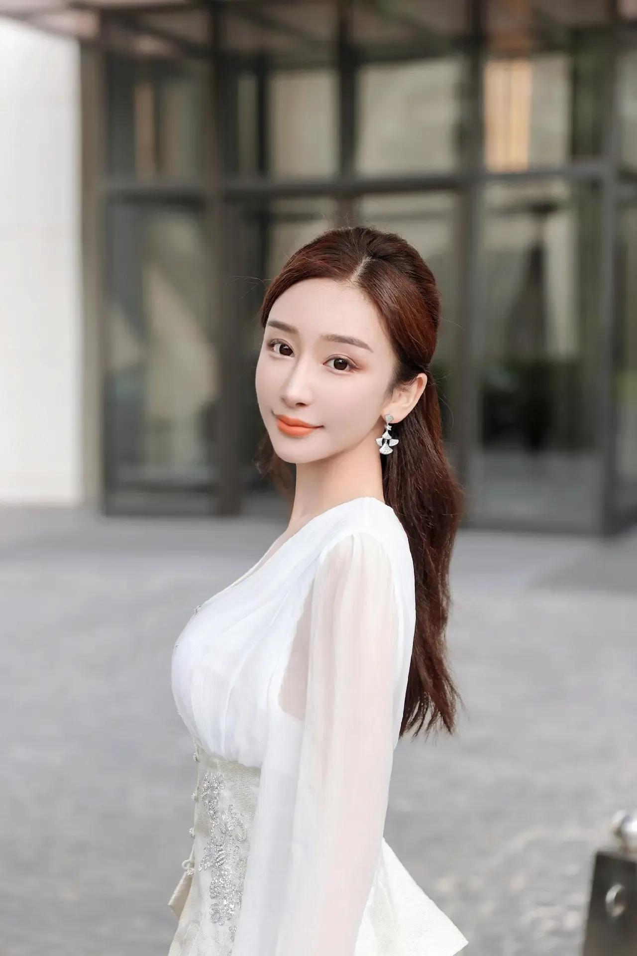 Singer Xu Ruoxi - iMedia