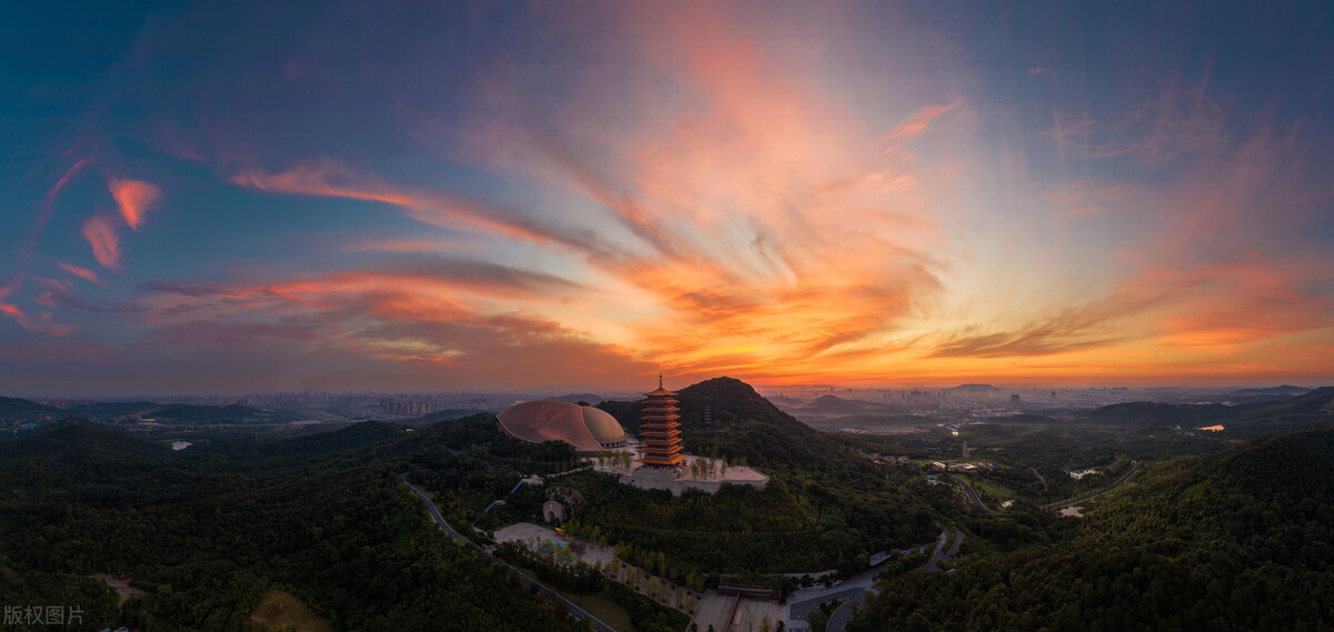 Climb high and look far, overlooking Nanjing City: The magnificent ...