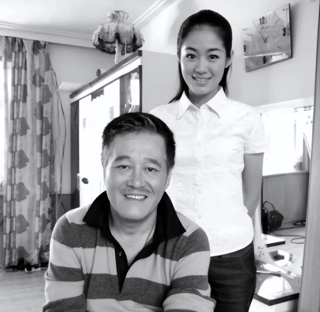 Zhao Benshan's beloved apprentice "Wang Xiaomeng" married a rich man and broke his face with him ...