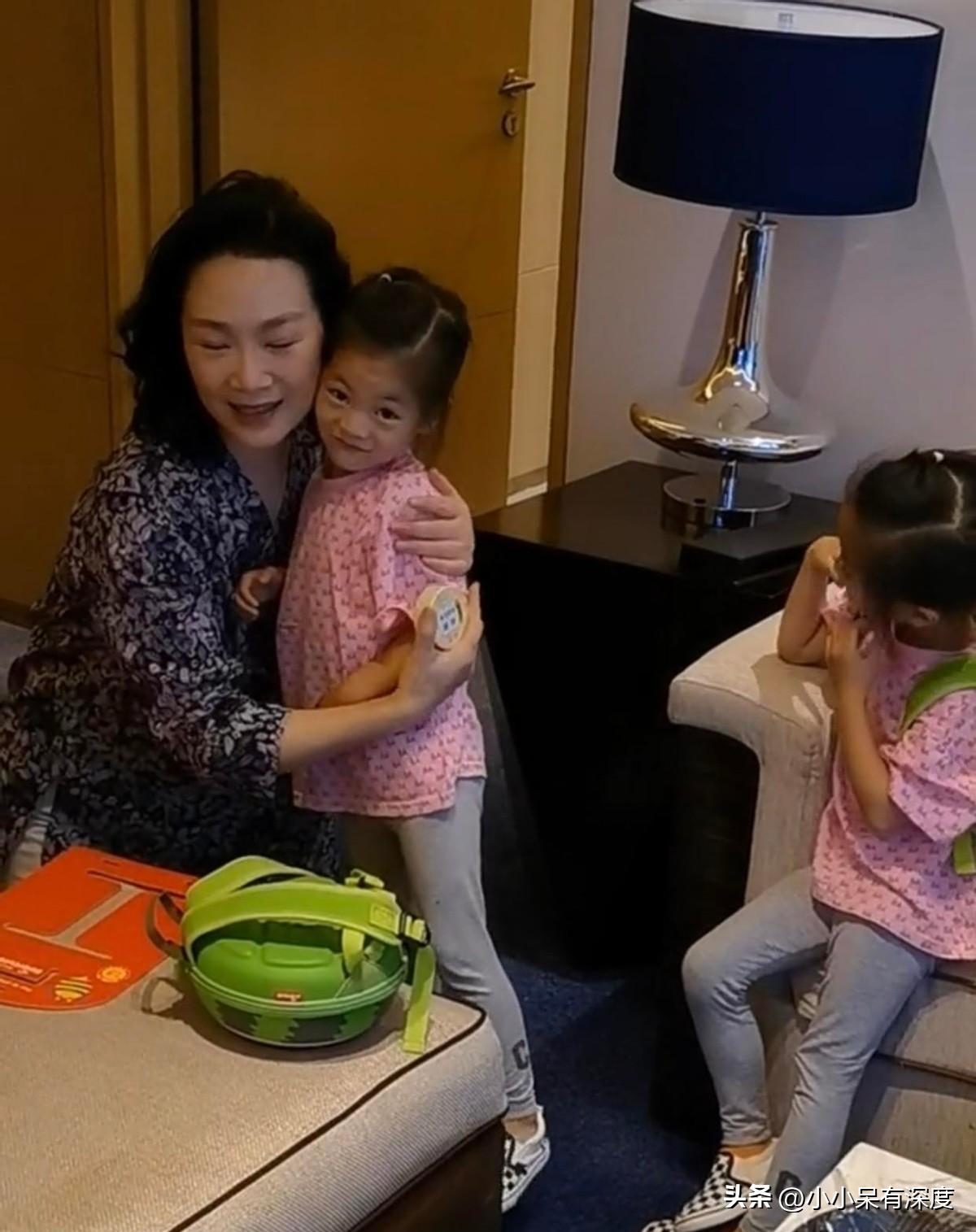 Lu Wei has given birth to three children?A recent photo of singer Lu ...