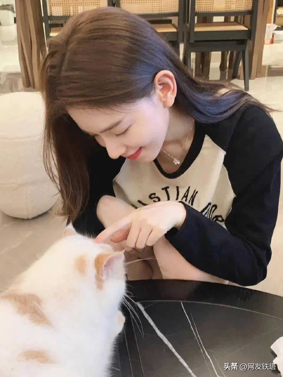 Sun Yining wallpaper: Wang Sicong's internet celebrity heroine who can ...