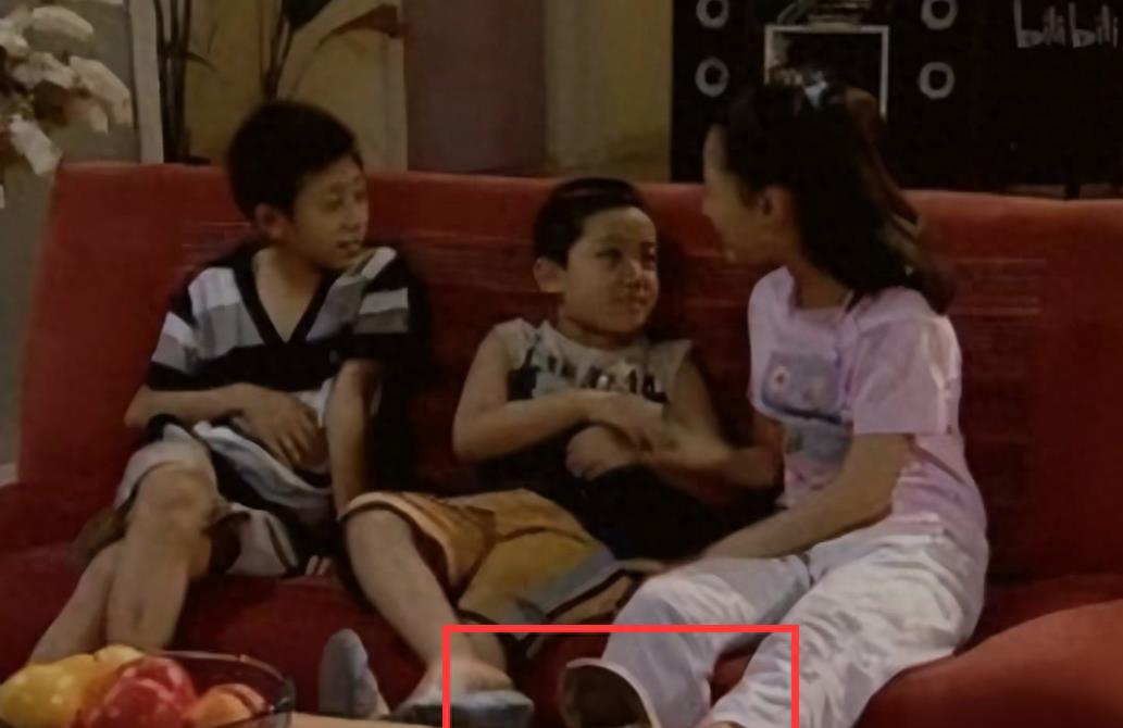 Even a three-year-old child can see the gang-crossing scene in "Family ...