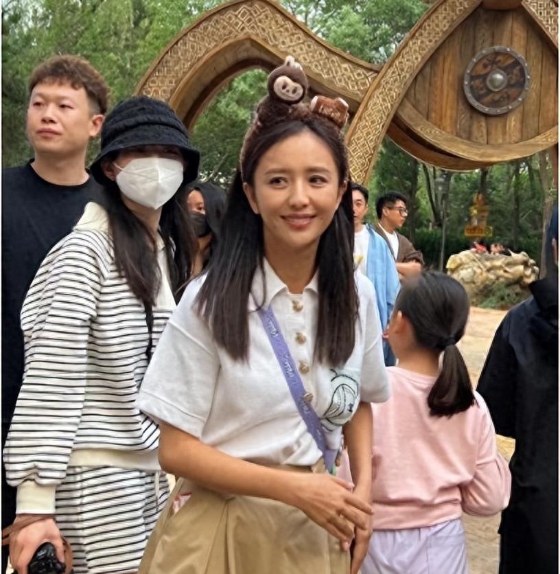 Tong Liya and her son were accidentally encountered while traveling ...