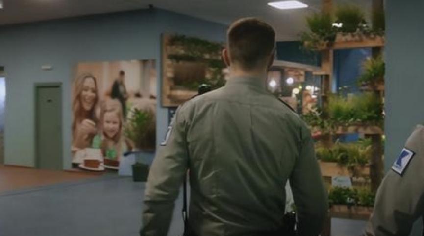 Hardcore action comedy movie. In order to protect the girl who met by ...