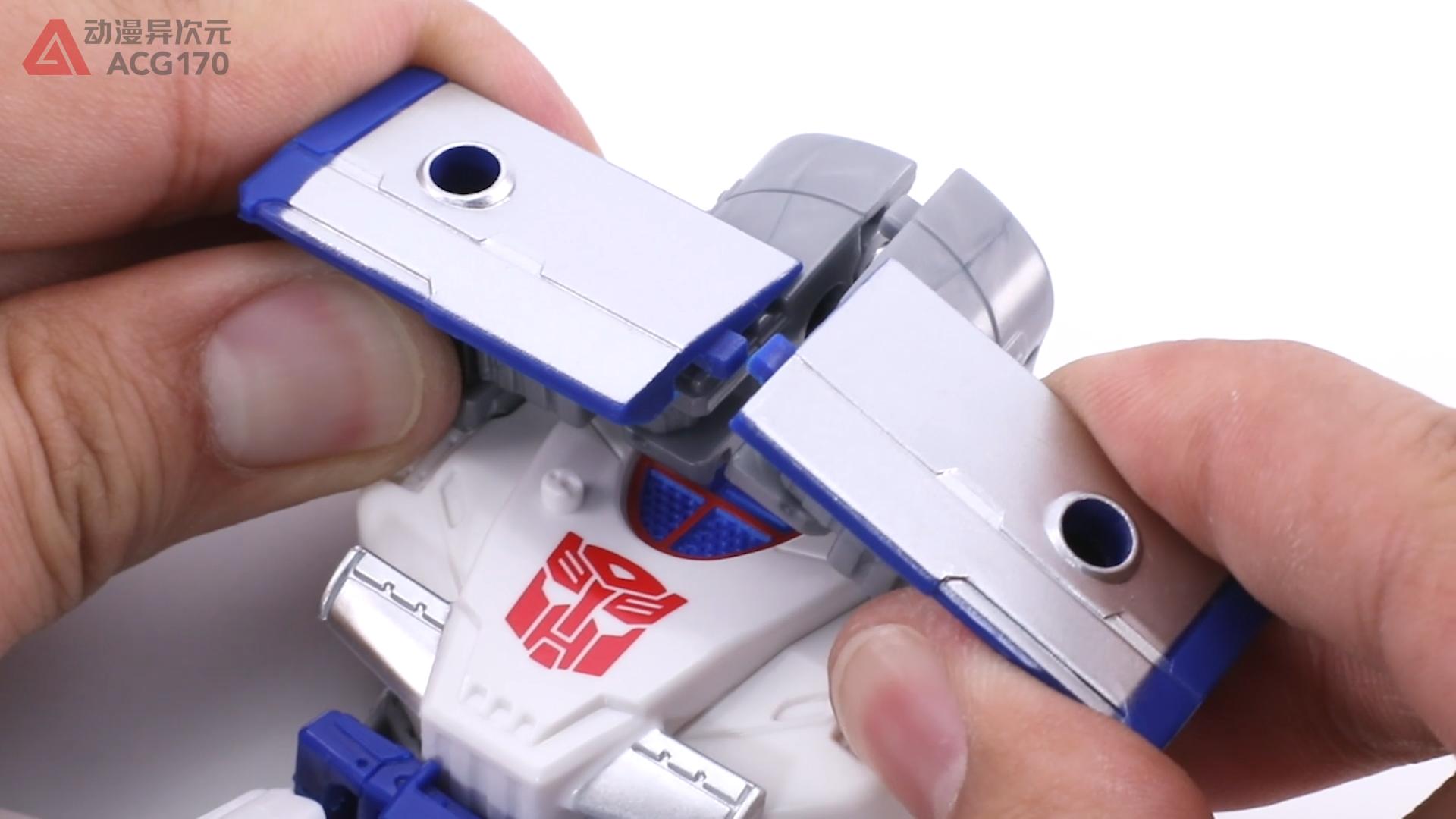 The Autobot Sergeant Major who can transform into an F1 car ...