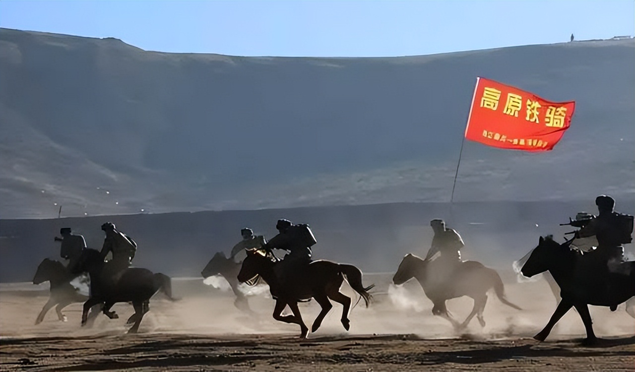 20 people from the People's Liberation Army cavalry chased 200 people ...