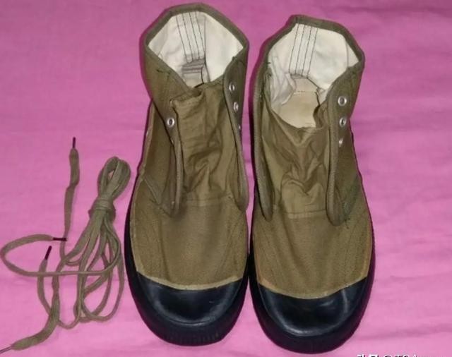 The eight pieces of equipment a North Korean commando carried during ...