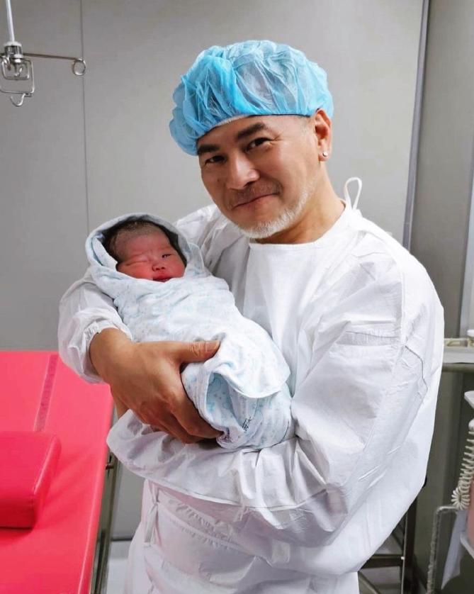 The 52-year-old male star has a middle-aged son, and he posted photos ...