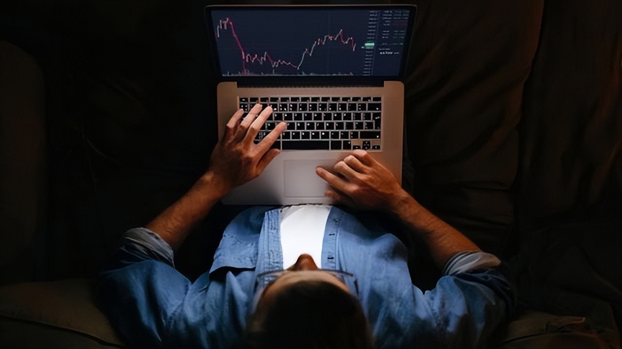 33% of people don't turn off their computers at night - here's why they ...