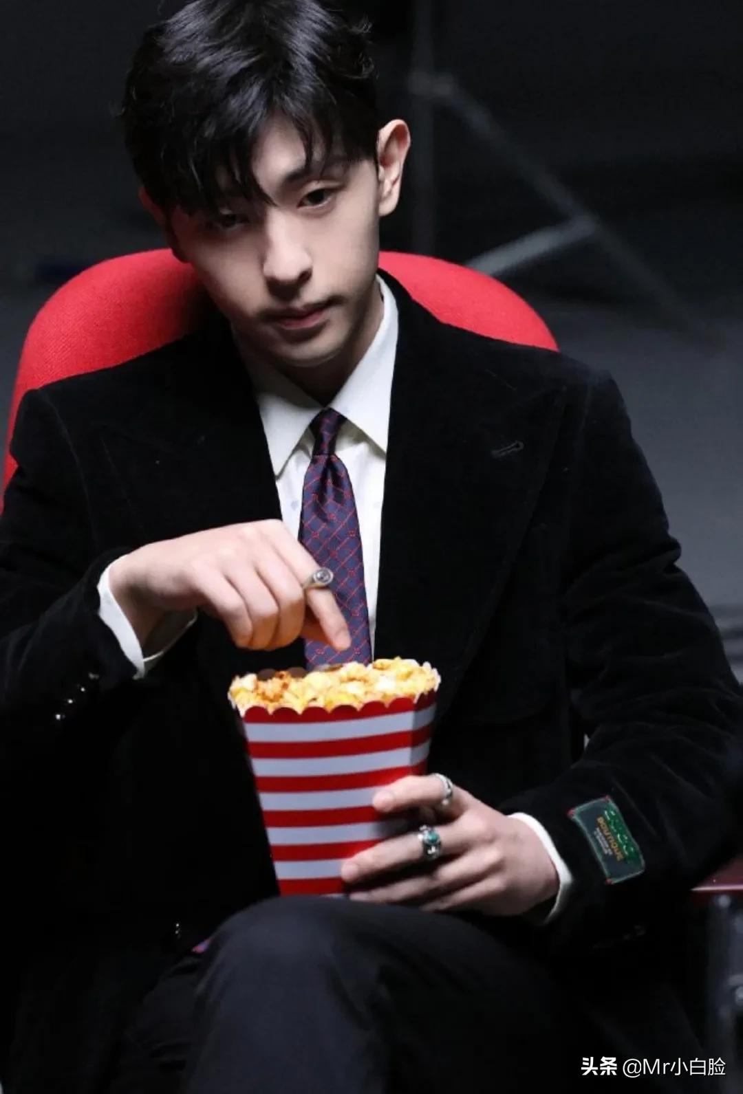 Deng Lun hit the hammer, Zhao Liying panicked, Huang Zitao made people ...