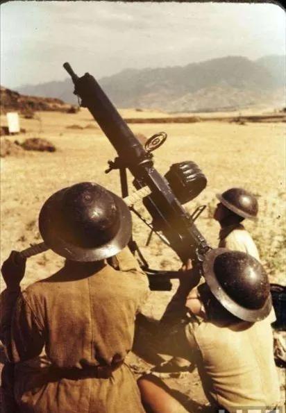 Min 24 heavy machine gun - nicknamed China Maxine, a heavy weapon in ...