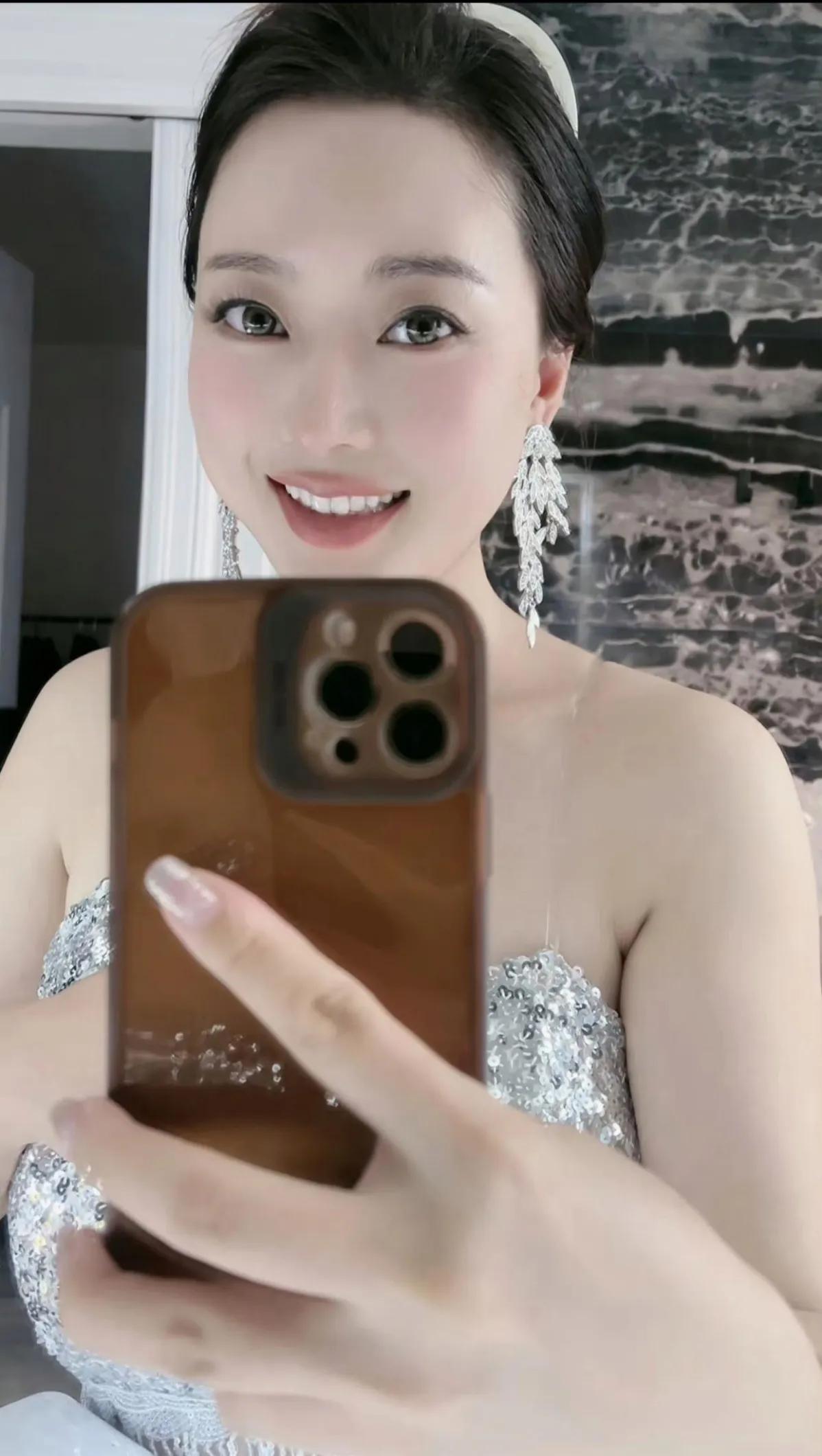 Jiang Pingting, who became popular because of Dong Ge's incident, is still hot now and plays a ...