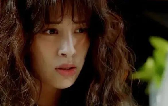 Ouyang Nini shows off her sexy body in a bikini - iNEWS