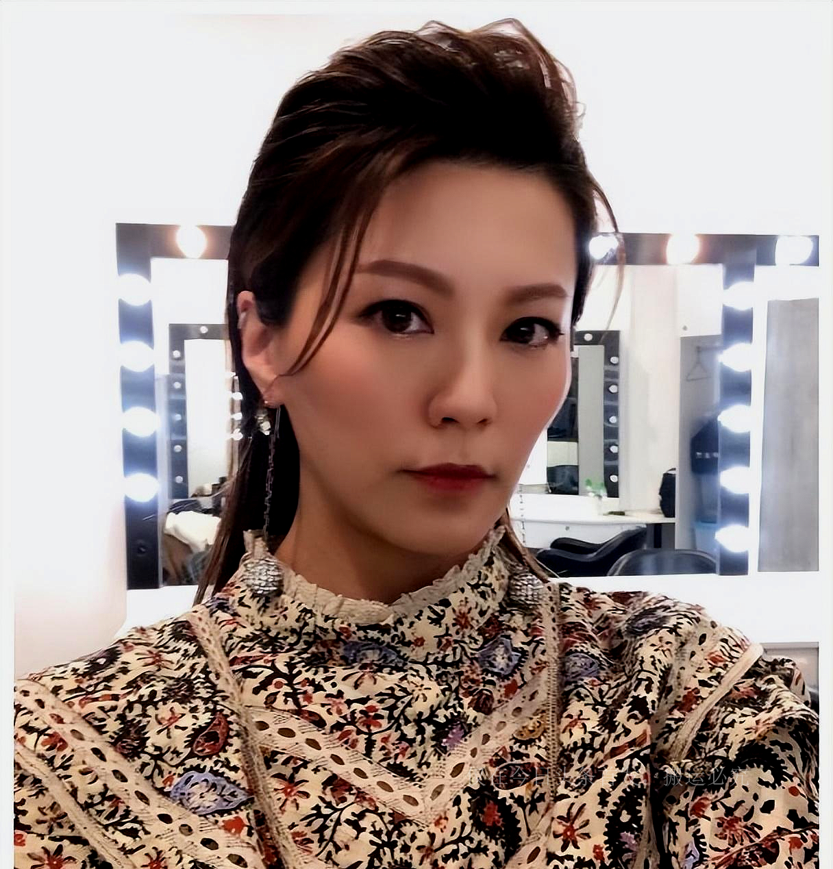 She comes from a wealthy family, is beautiful and talented, married Lin Xiaofeng and gave birth ...